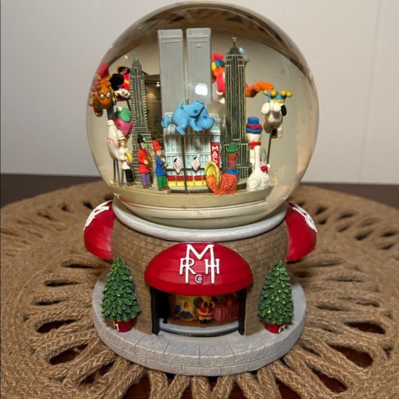 Macy's | Holiday | Very Rare Twin Towers 200 Macys Thanksgiving Parade ...